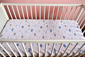 Easy DIY crib sheets with French seams for beginners - Crafts on display