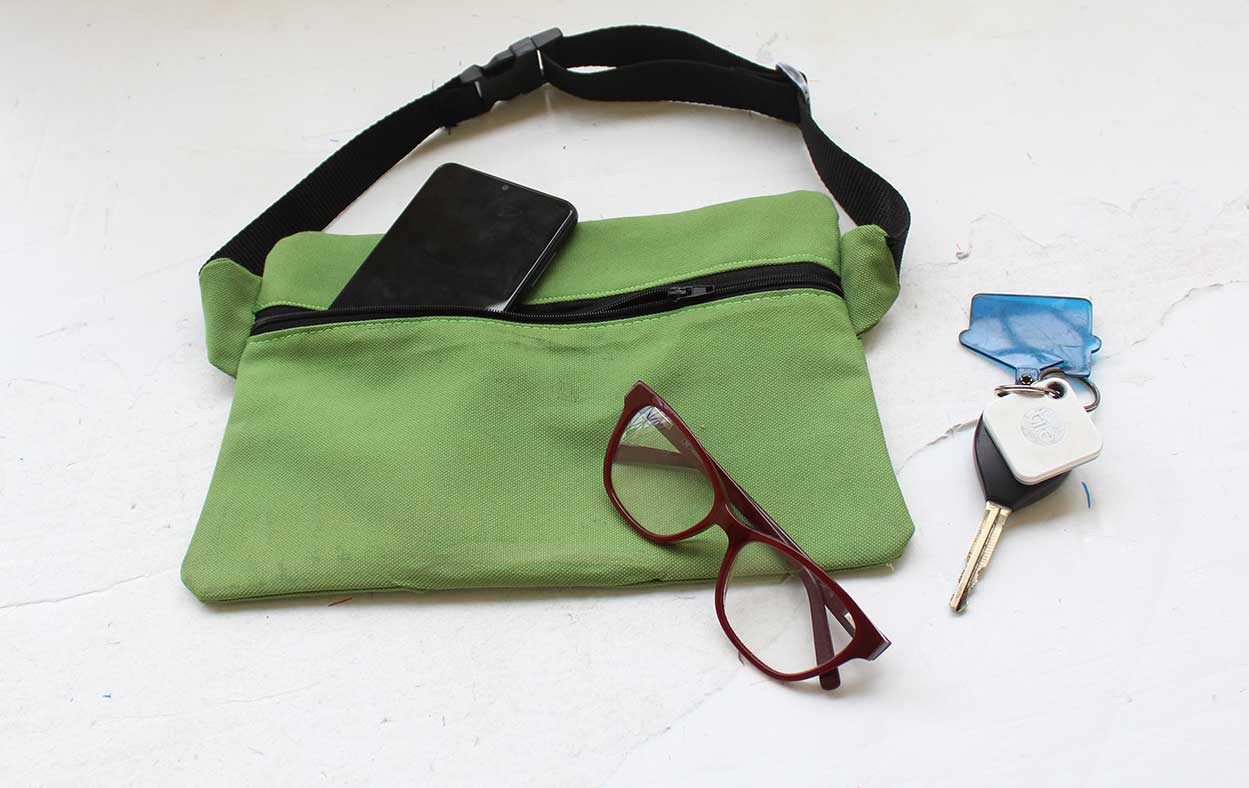 Make a cute and functional fanny pack with this free pattern - Crafts ...