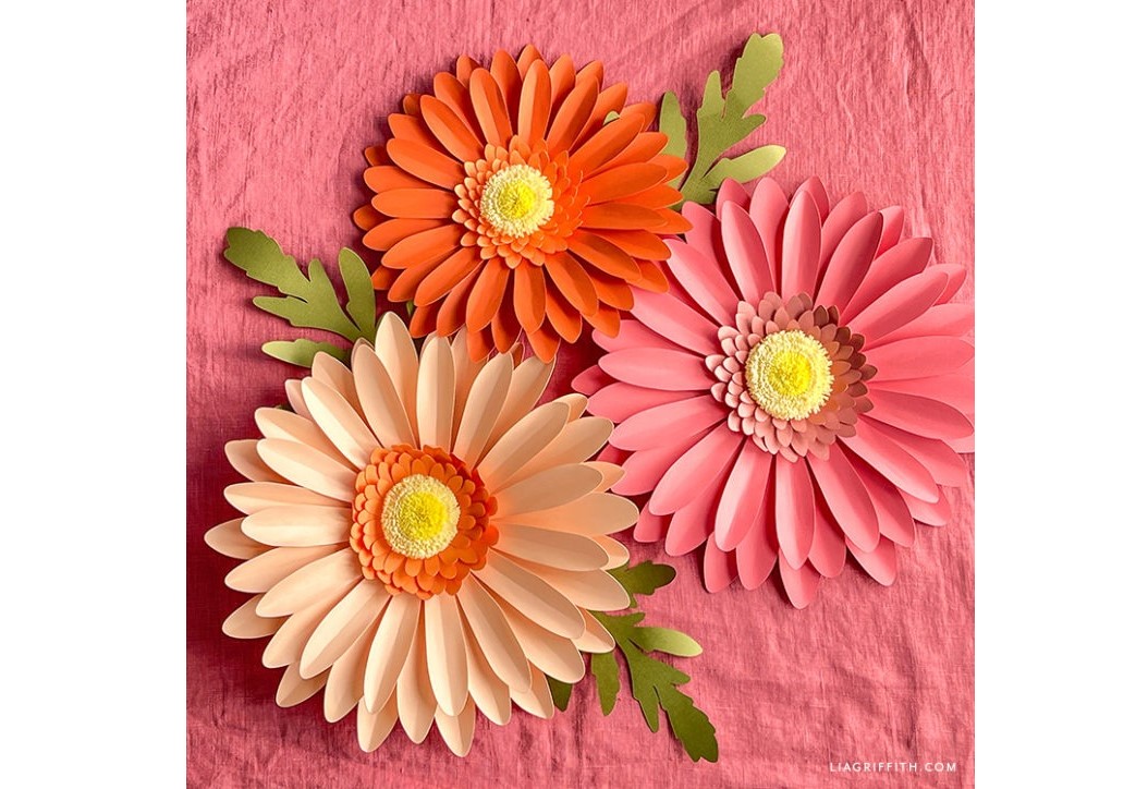 Jumbo paper daisies tutorial - Crafts on display