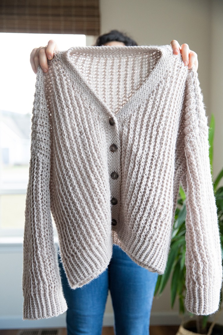 Free crochet button-up cardigan pattern - Crafts on display