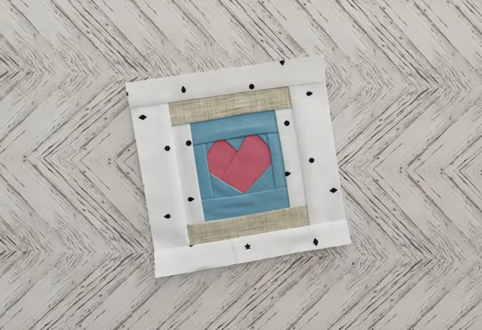 How to foundation paper piece - Heart on a Spool - Crafts on display