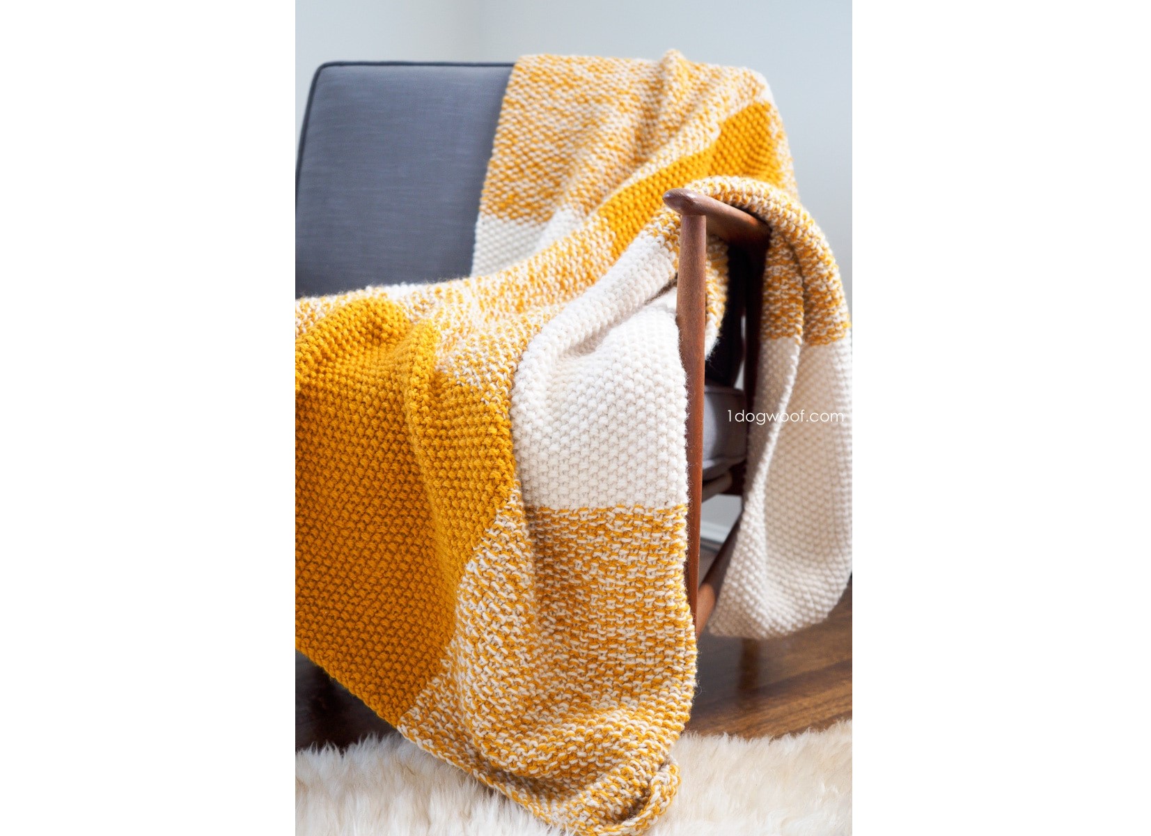 Modern buffalo plaid knitted blanket - Crafts on display