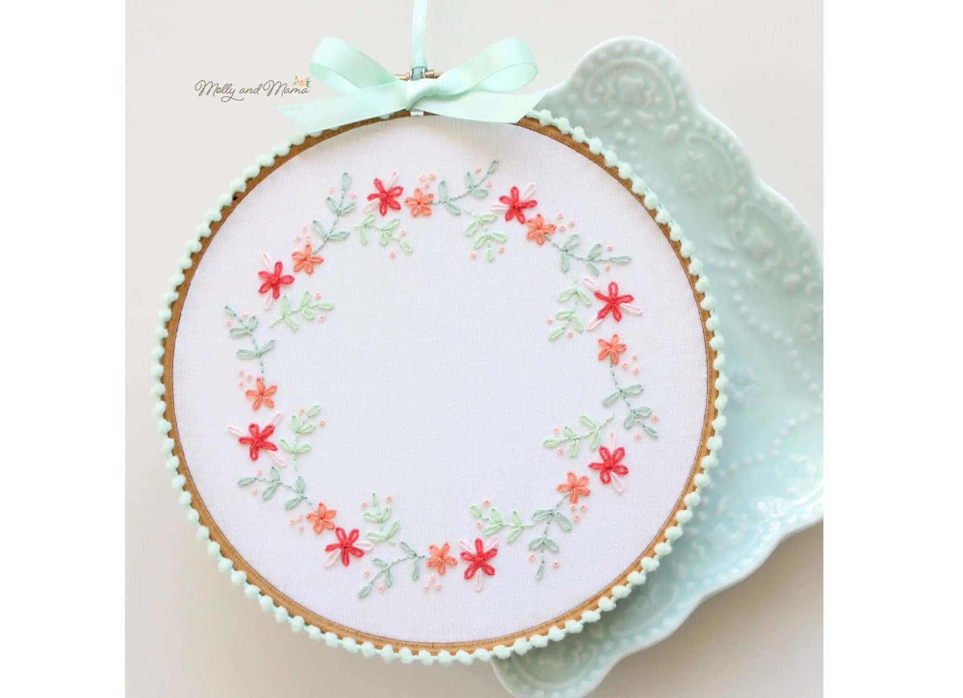 Simple and fun embroidery wreath project: great for home decor - Crafts ...
