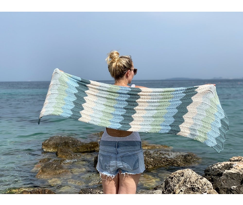Sea glass shawl - free pattern - Crafts on display