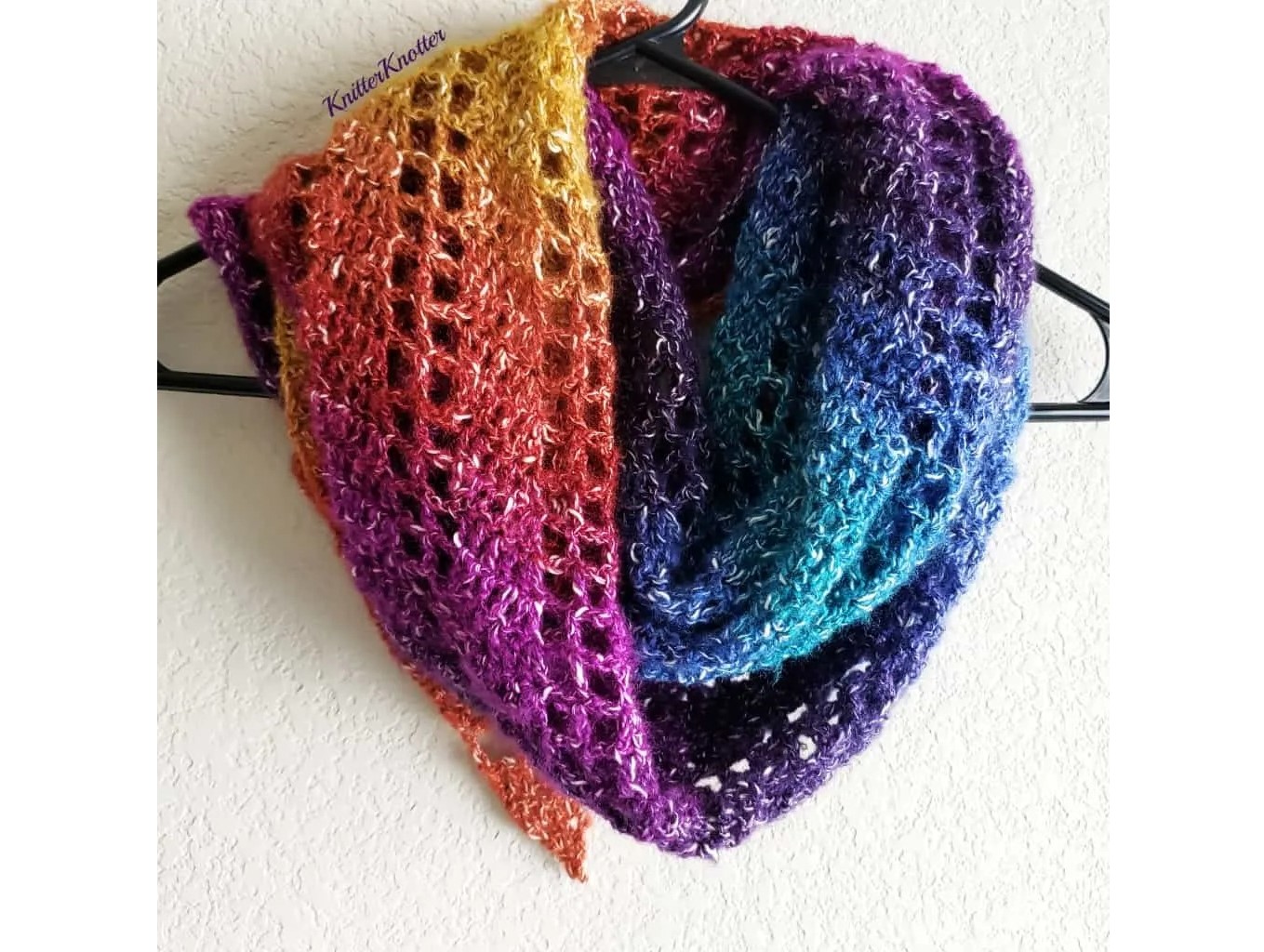 Make a colorful lacy shawlette with just one skein - Crafts on display