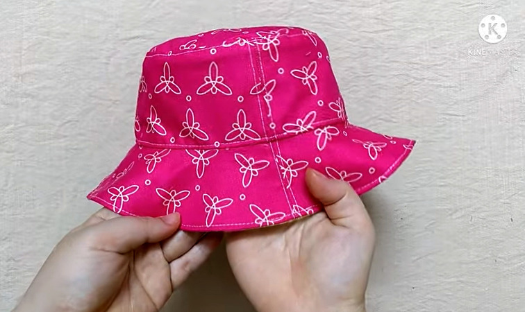 Easy reversible bucket hat (free pattern for toddlers) - Crafts on display
