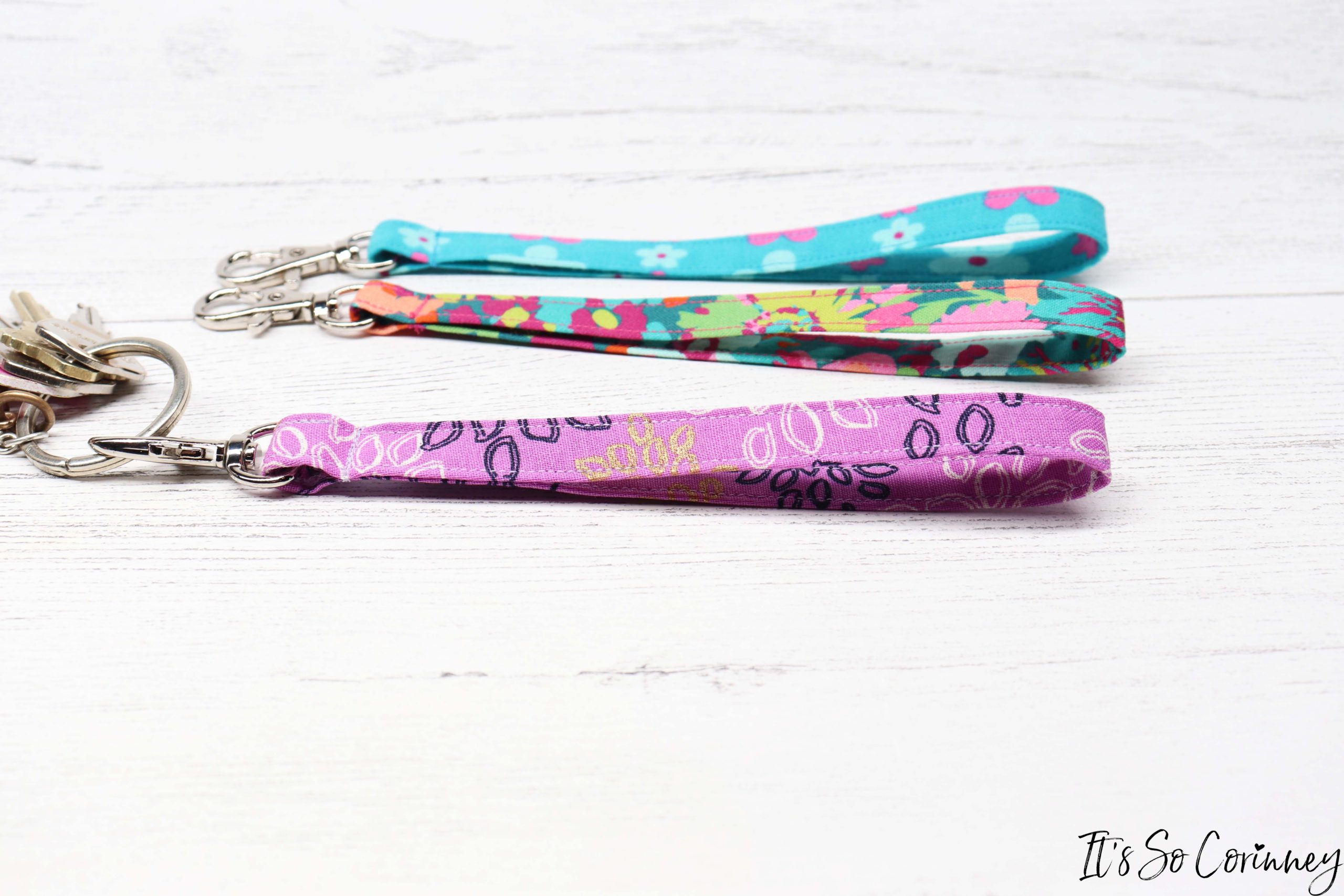 Free wristlet keychain pattern - perfect for gifts & craft fairs ...