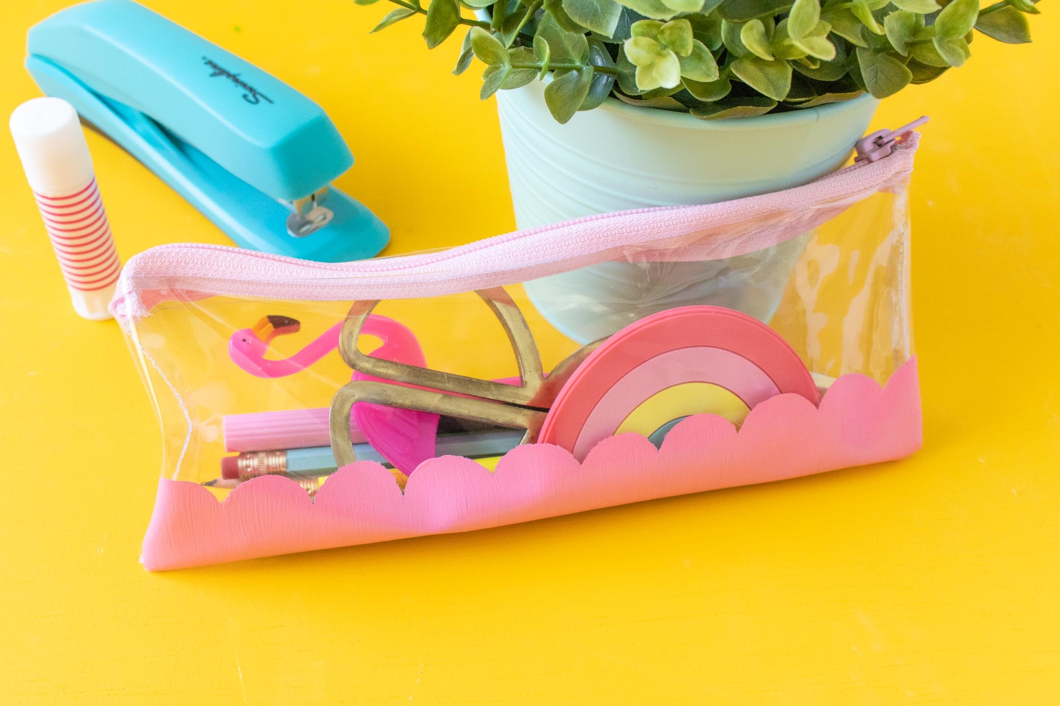 DIY scalloped pencil pouch for back-to-school - Crafts on display