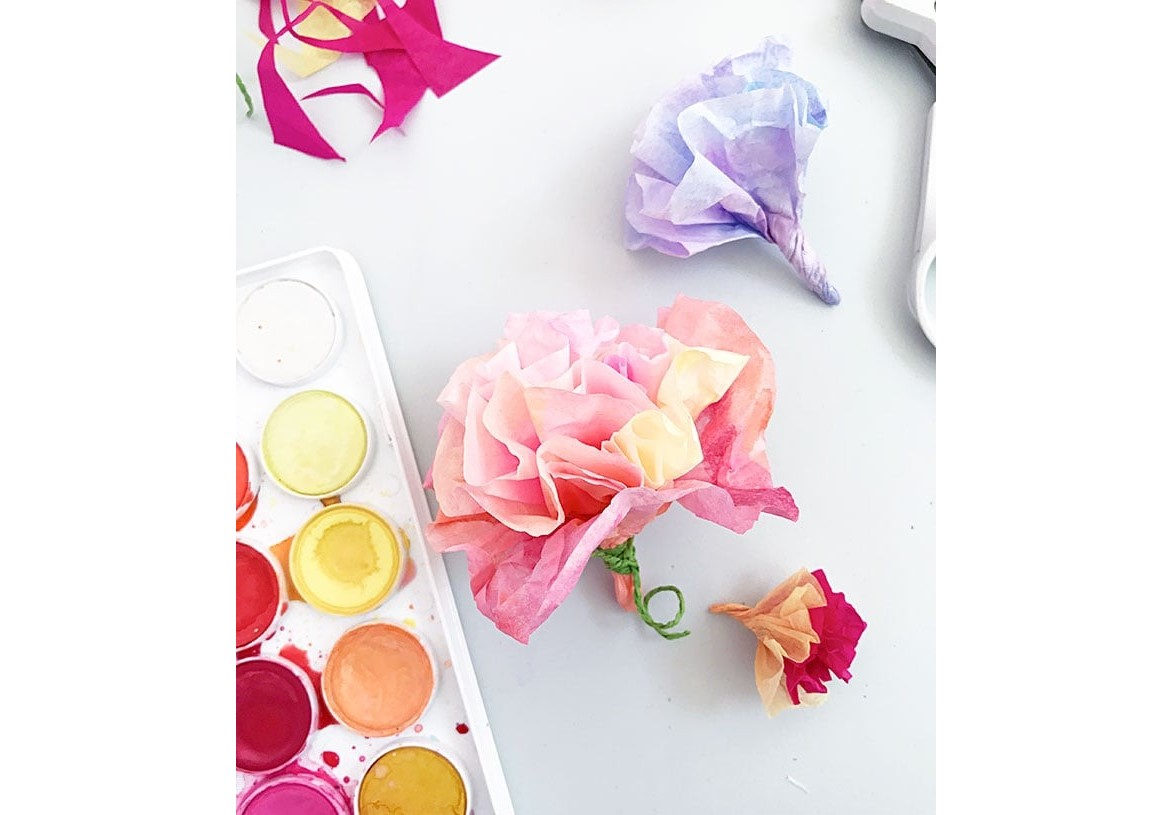 Easy tissue paper flowers tutorial - Crafts on display