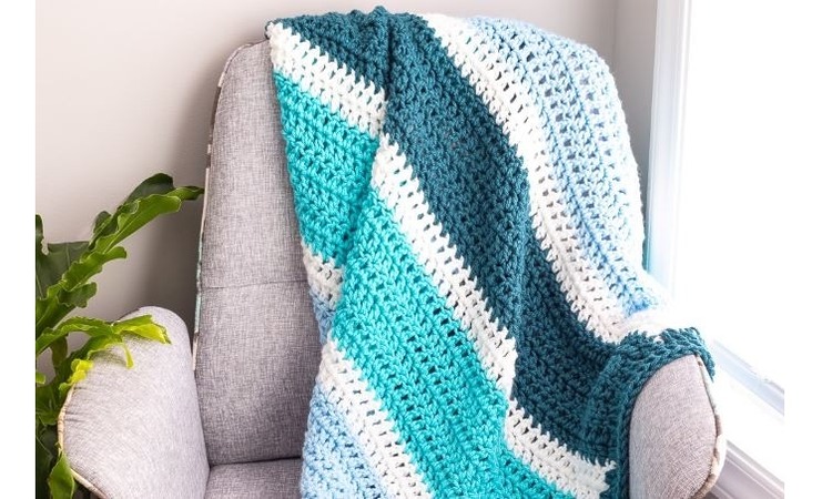 Easy double crochet blanket (free pattern) - Crafts on display