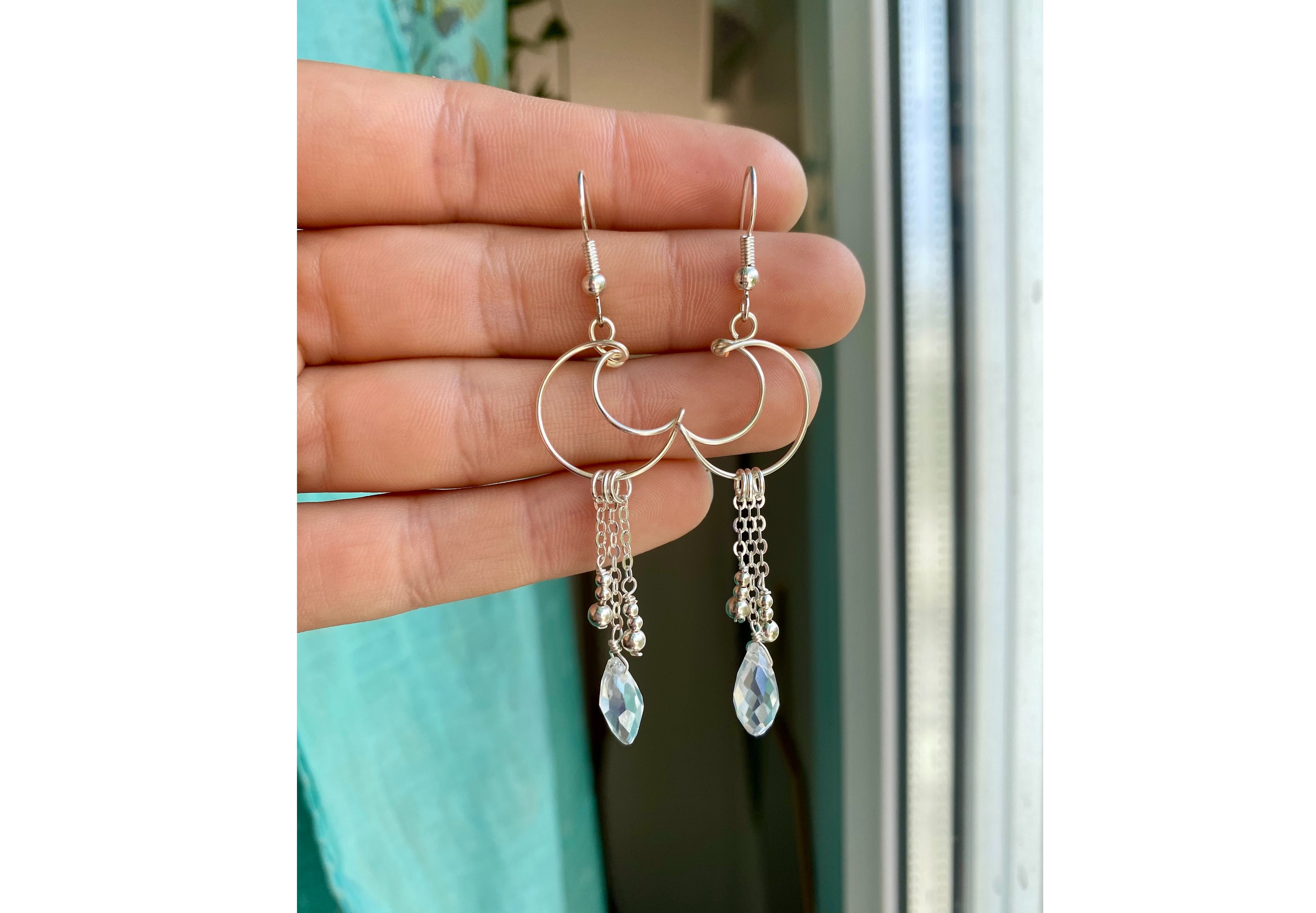 Easy crescent moon dangle earrings DIY - Crafts on display