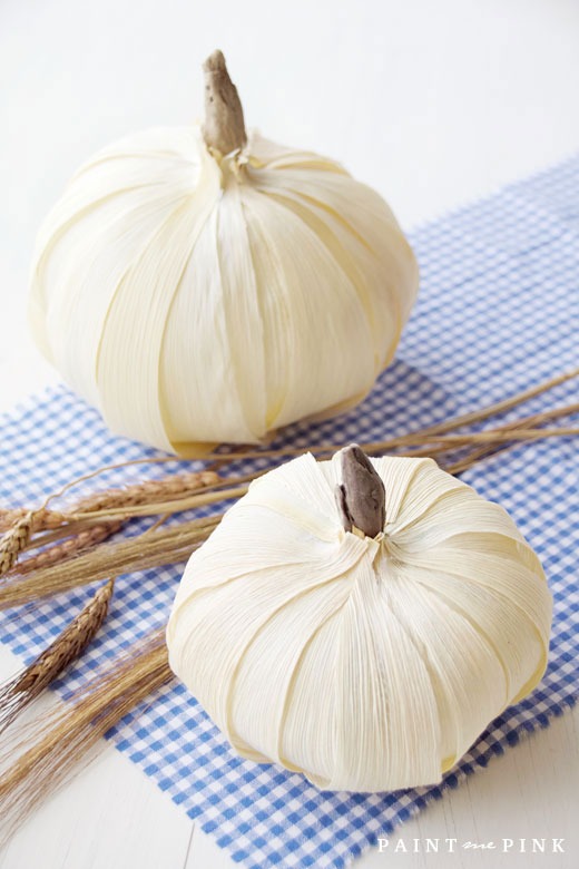 Easy corn husk pumpkin tutorial - Crafts on display