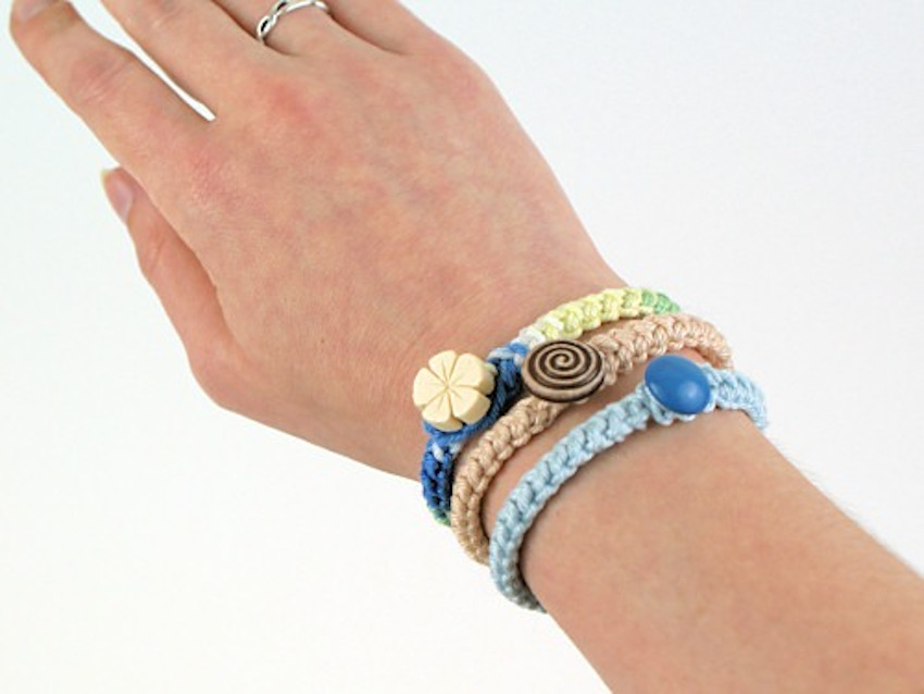 Free crochet braid bracelet pattern - Crafts on display