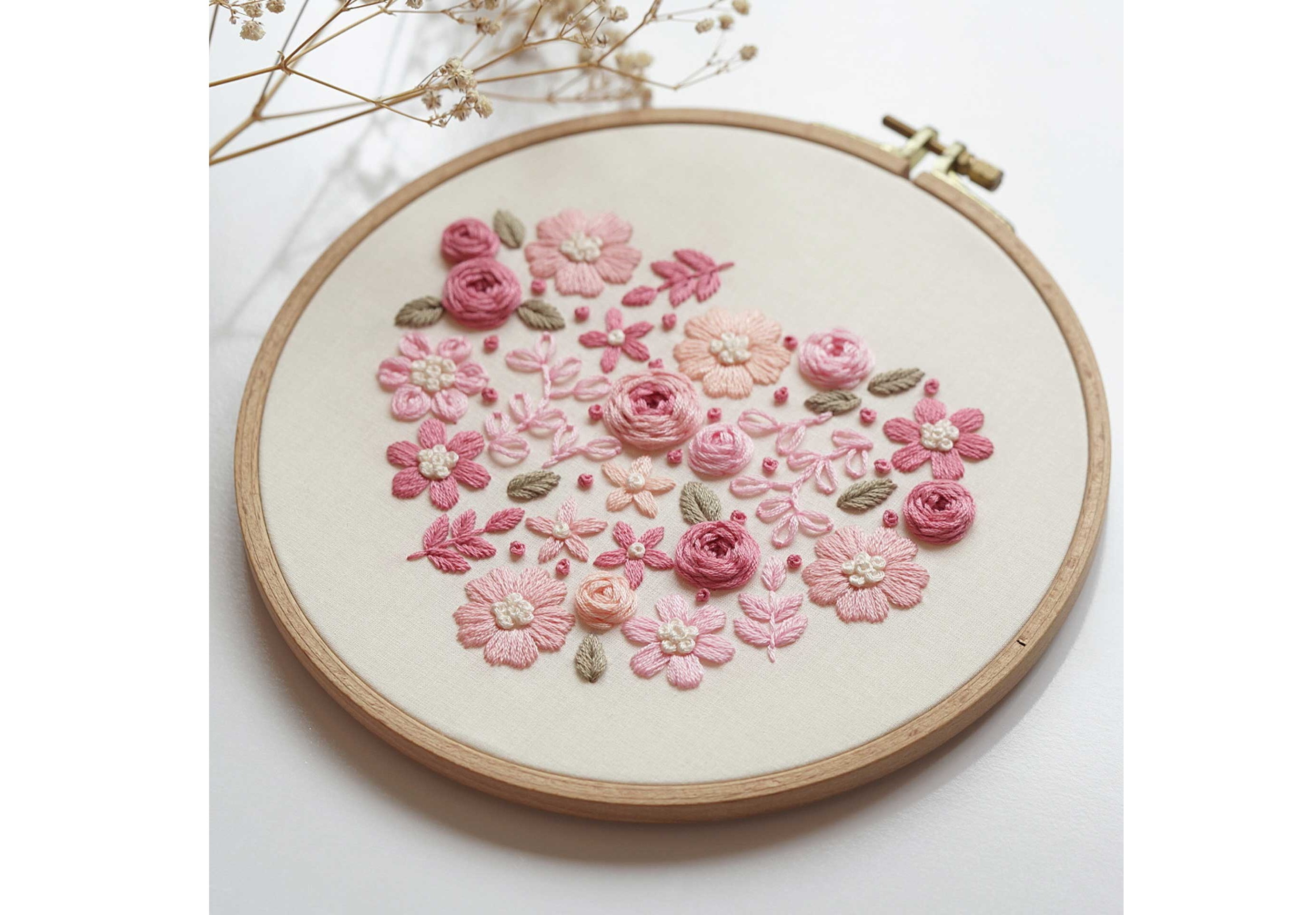 How to embroider a heart filled with flowers: free pattern - Crafts on ...