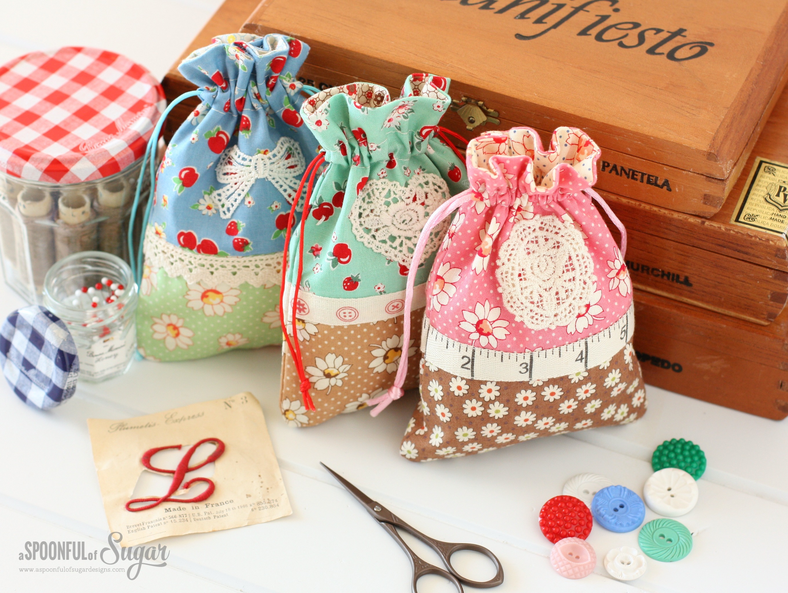 Retro drawstring bag tutorial - Crafts on display