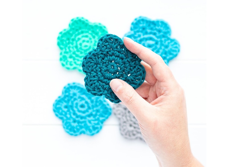 Flower face scrubbies: free pattern - Crafts on display