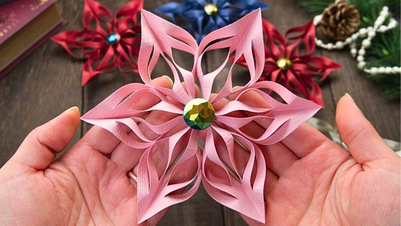 Beautiful paper snowflake tutorial - Crafts on display