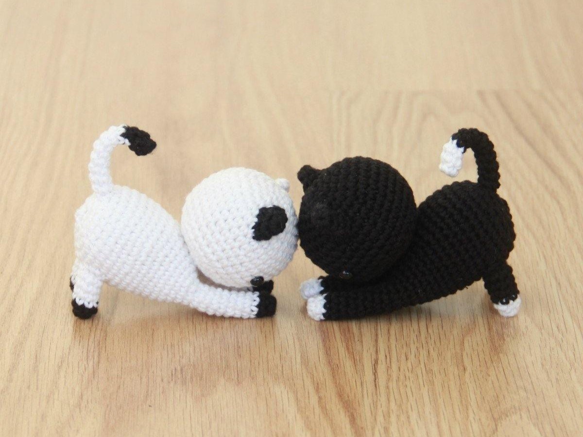 Free playing cats crochet pattern - Crafts on display