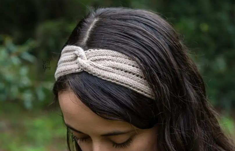 How to knit a twisted headband for beginners - Crafts on display