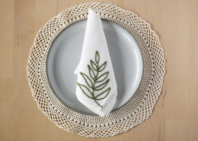 DIY embroidered napkins tutorial - Crafts on display