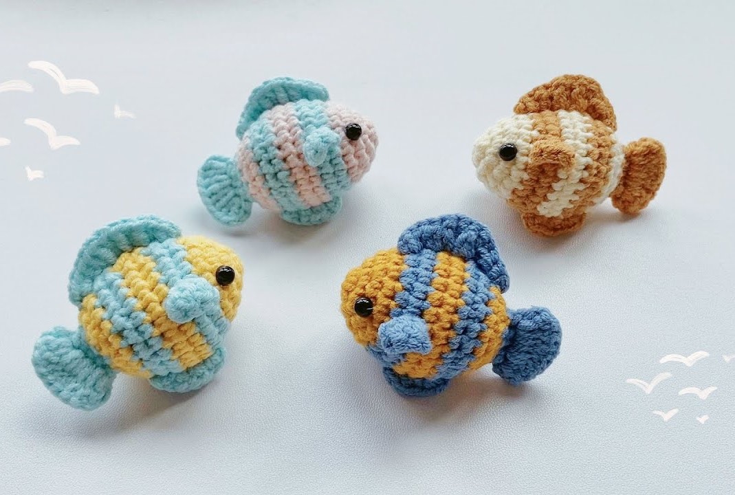 Cute fish keychain crochet pattern - Crafts on display