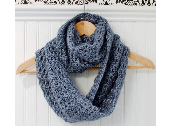 Infinity scarf free crochet pattern - Crafts on display