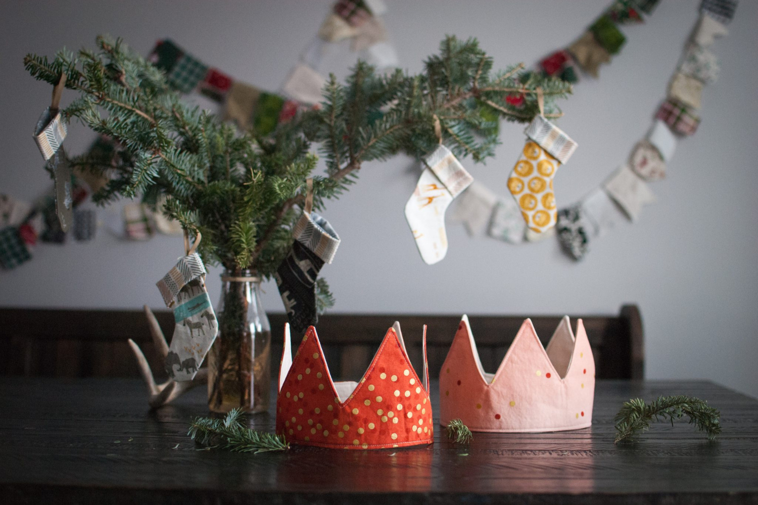 How to make a reversible fabric crown - free pattern - Crafts on display