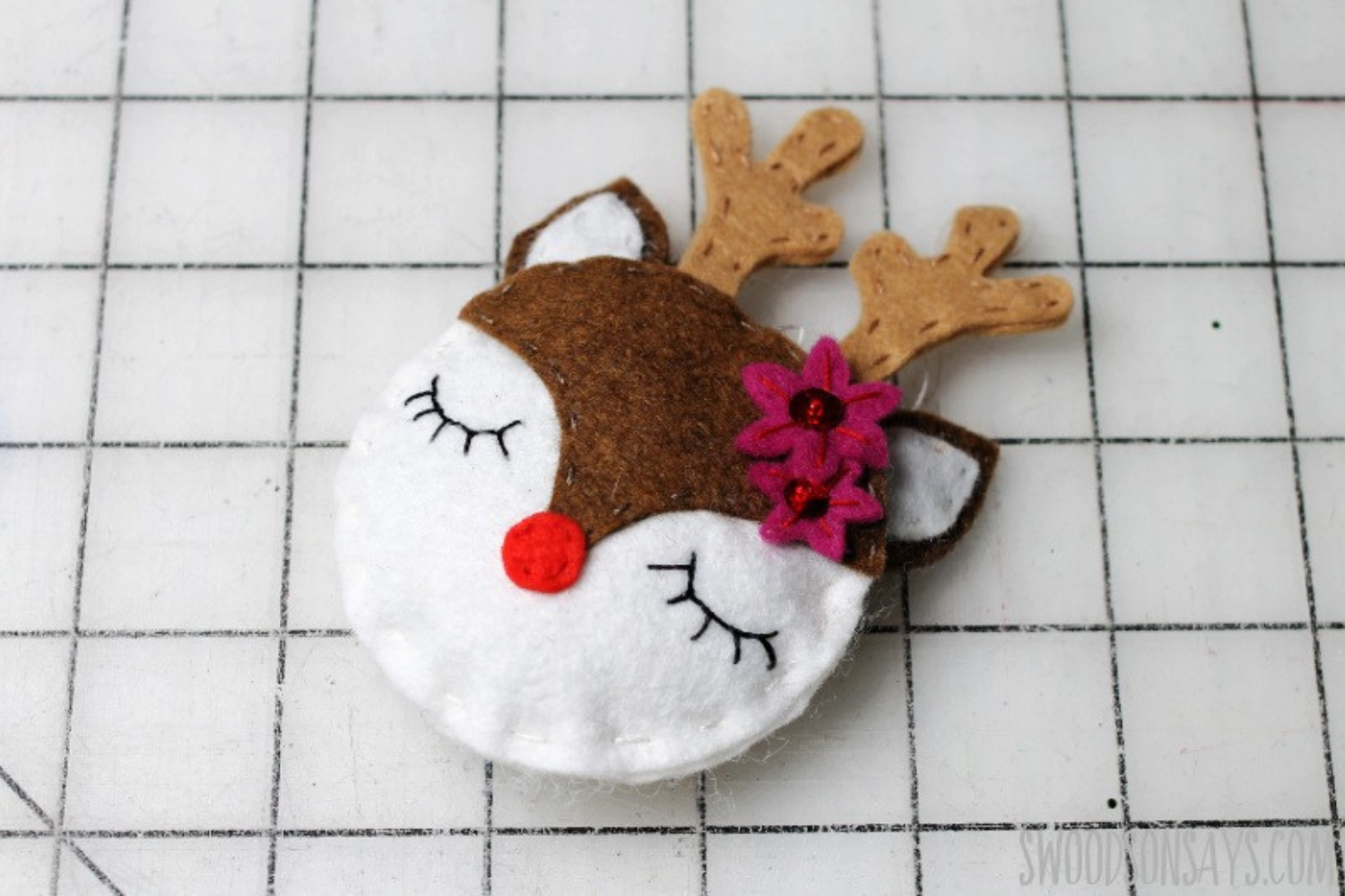 DIY cute reindeer felt ornaments - perfect for gifts and tags - Crafts ...
