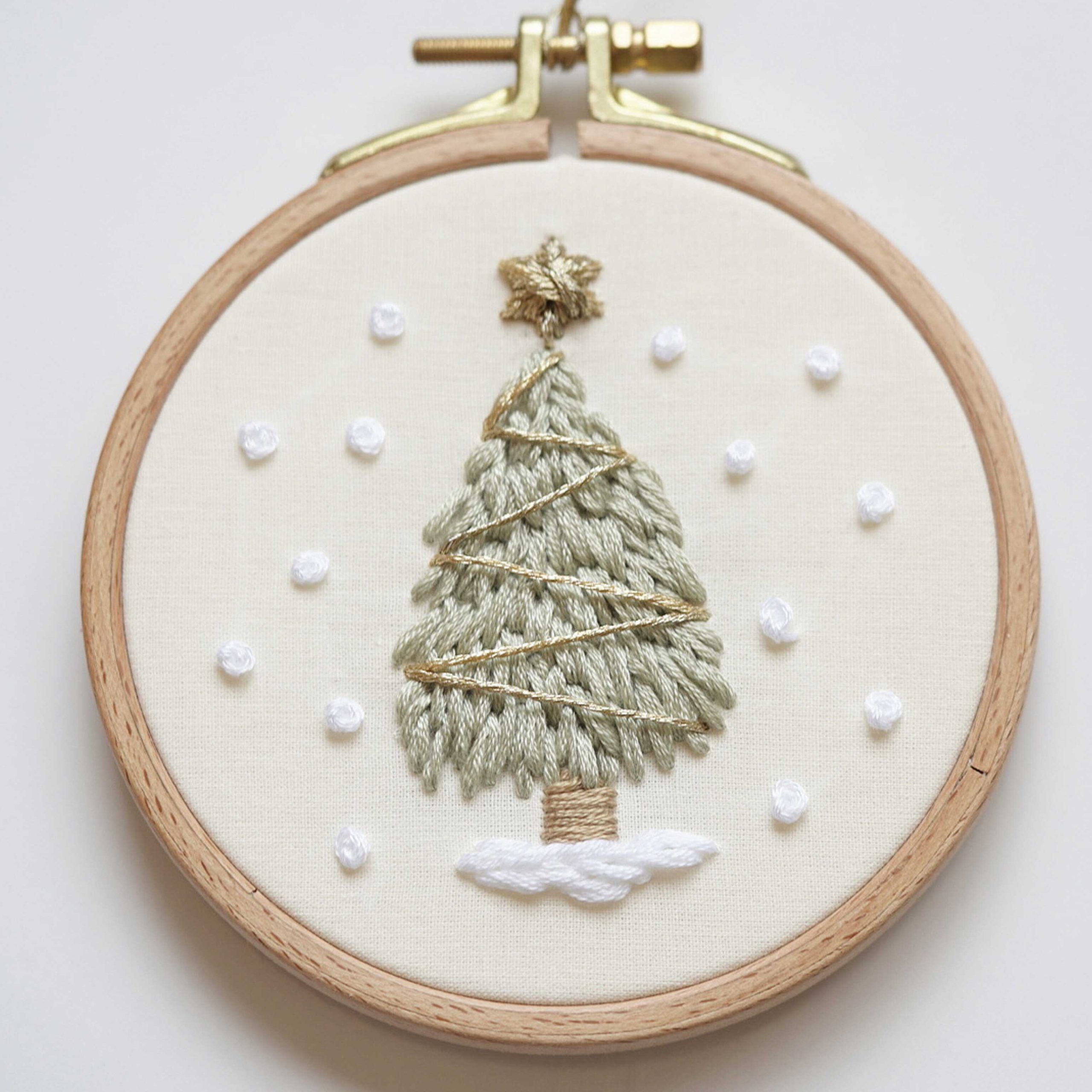 Christmas tree embroidery pattern - Crafts on display