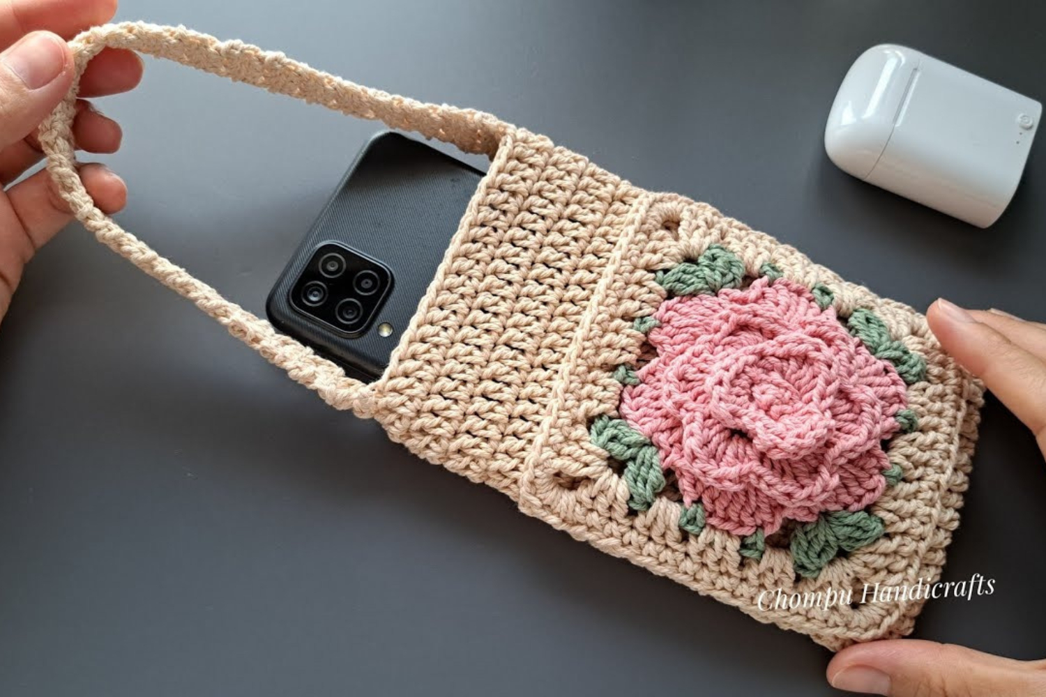Rose granny square phone bag - free pattern for beginners - Crafts on ...