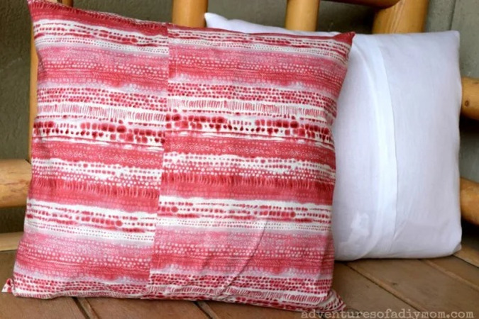 How to sew easy envelope pillow covers in 10 minutes - Crafts on display