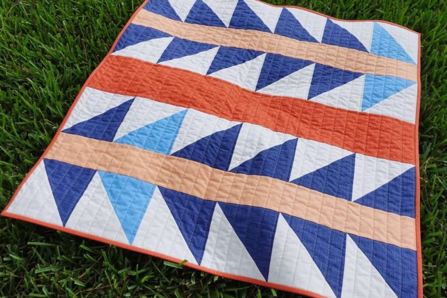 Free HST quilt pattern - perfect for beginners & cozy gifts - Crafts on ...