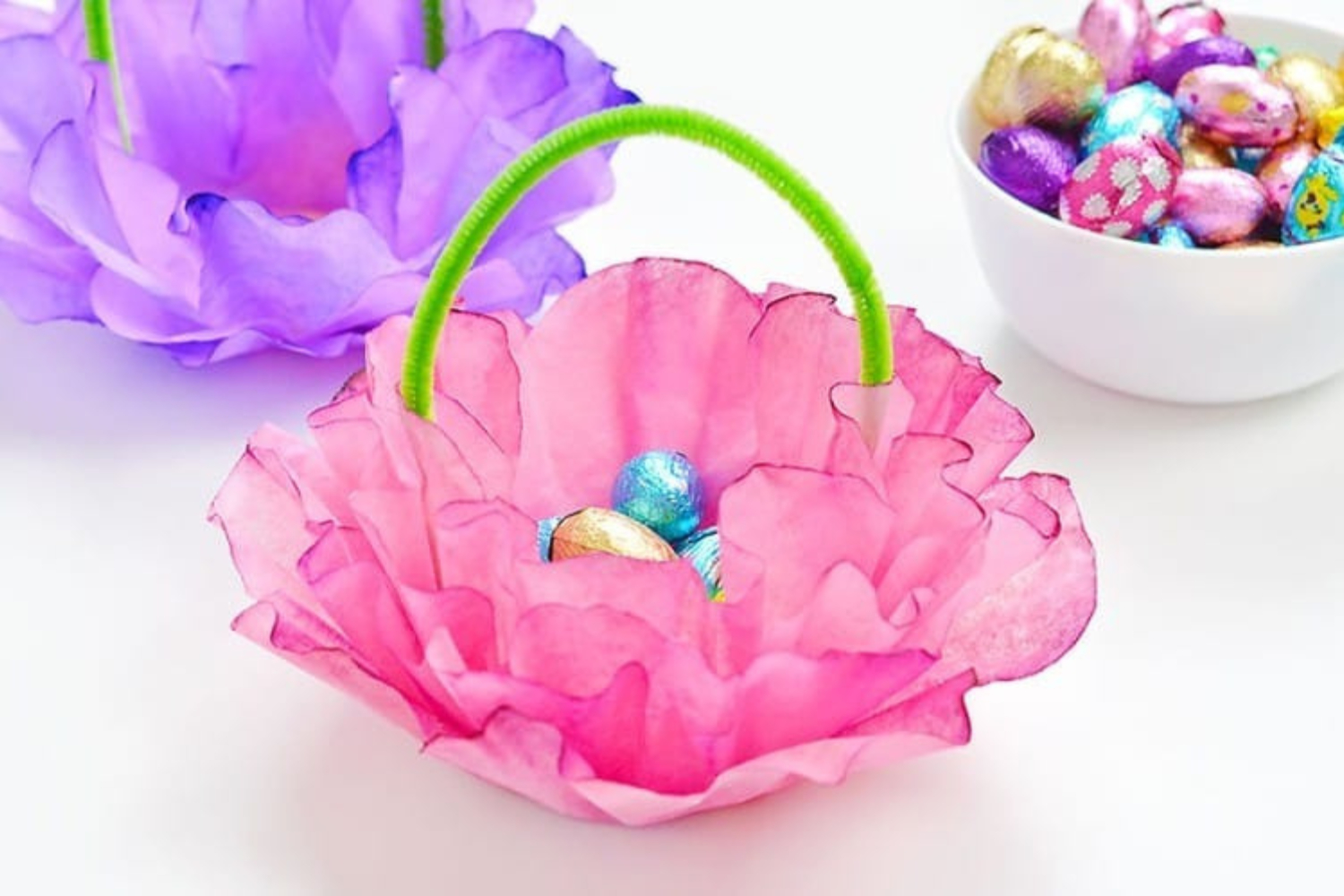 DIY flower-shaped Easter baskets from coffee filters - Crafts on display