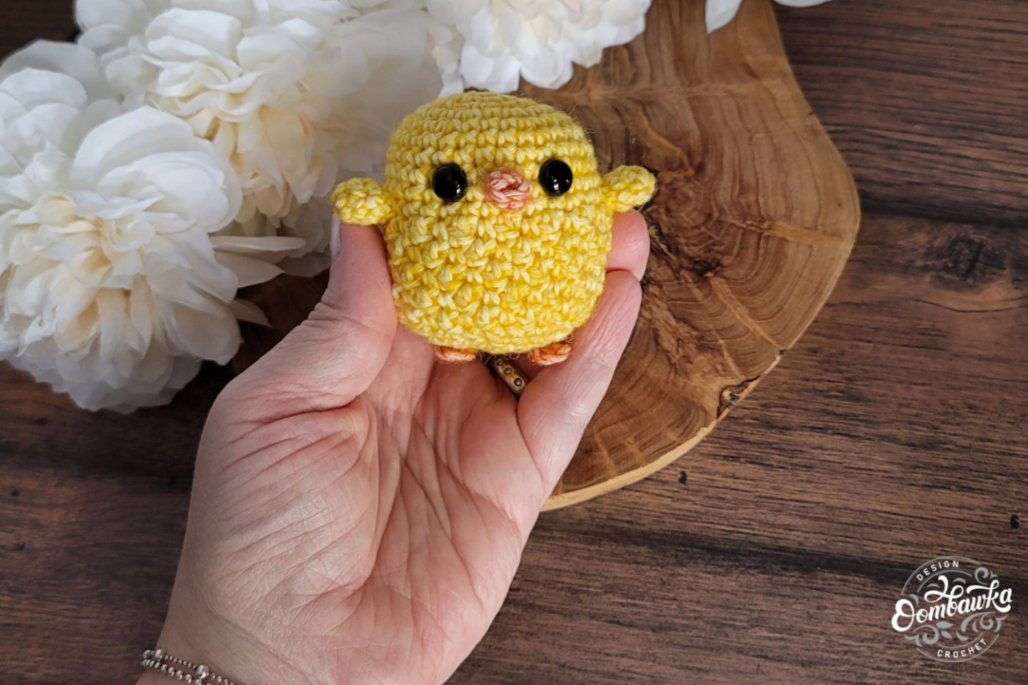 Easy Easter chick amigurumi for beginners: free pattern - Crafts on display
