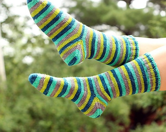 Make the most of your yarn with these toe-up knit socks - Crafts on display