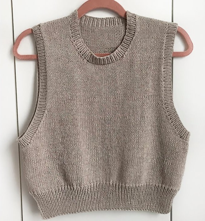How to knit a simple vest for beginners - Crafts on display