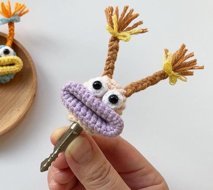 Free crochet monster key cover tutorial - Crafts on display