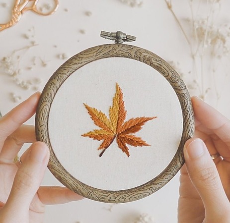 Free maple leaf embroidery pattern for fall stitching - Crafts on display