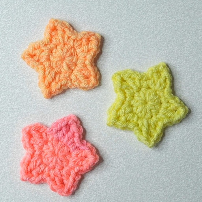 12 free crochet star patterns: easy & quick ornaments - Crafts on display