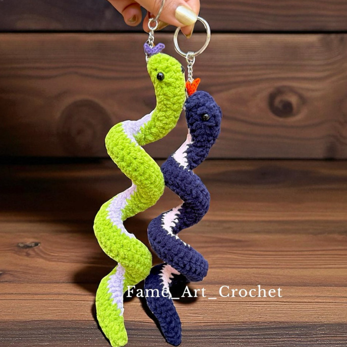 Crochet spiral snake pattern - Crafts on display