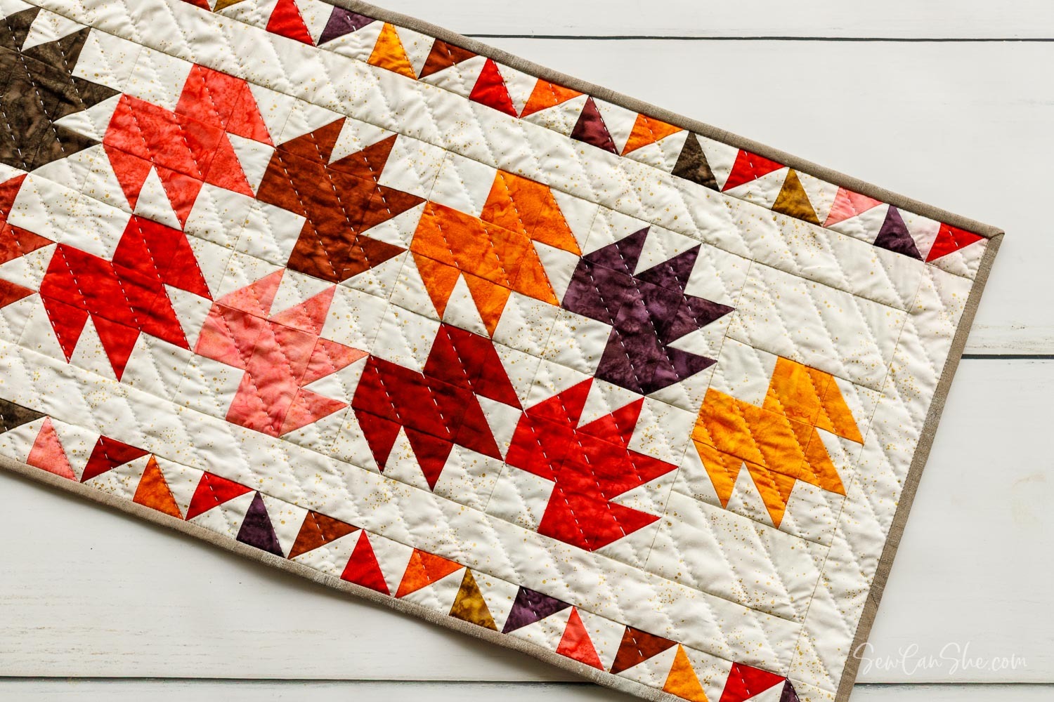 How to sew a maple leaf table runner - Crafts on display