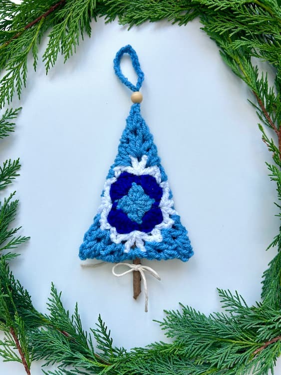 Crochet granny square Christmas tree - Crafts on display