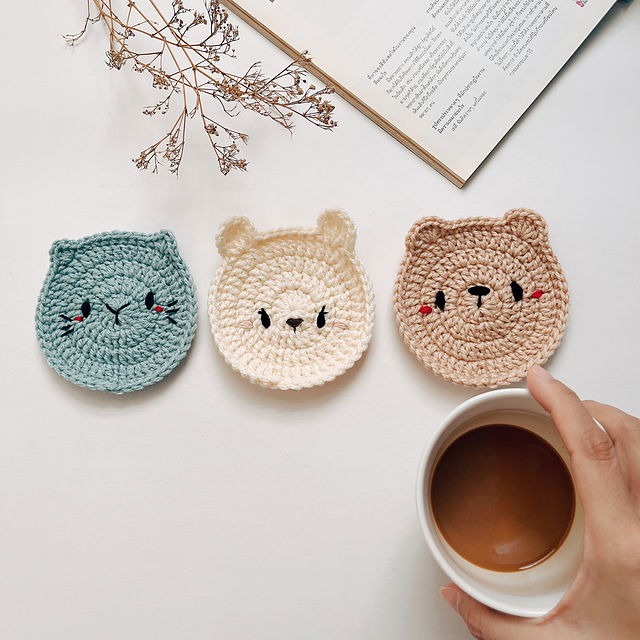 Crochet easy animal coasters - Crafts on display