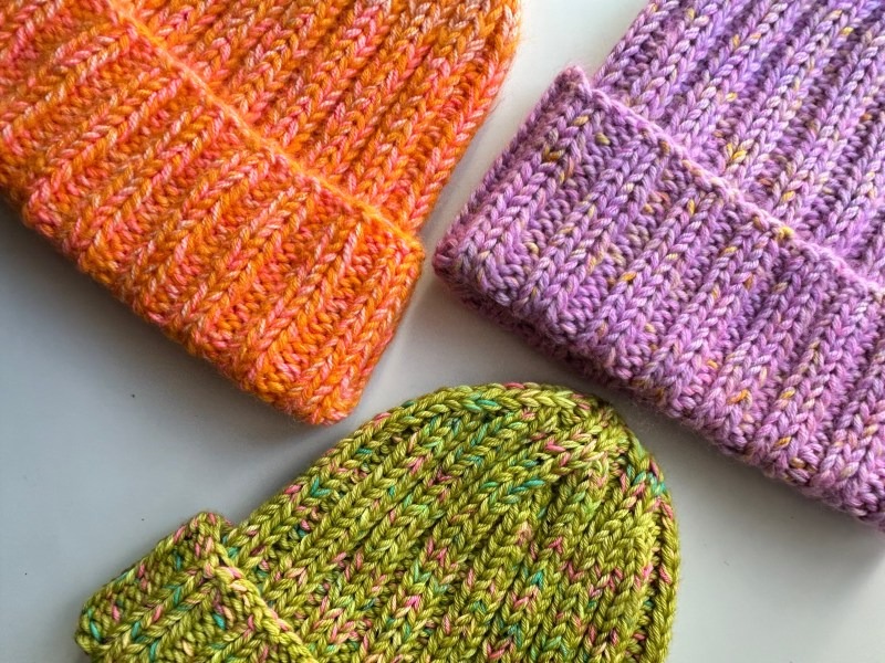 Quick bulky yarn hat pattern - Crafts on display