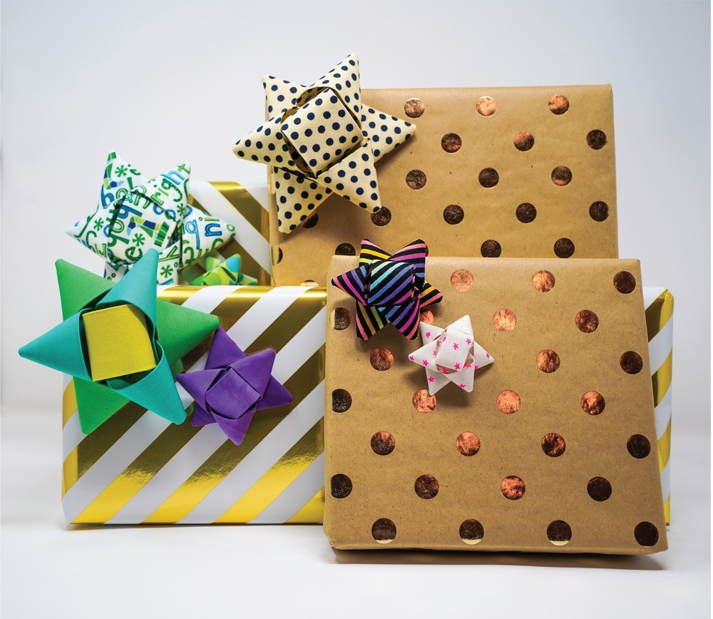 DIY fabric gift bows - Crafts on display