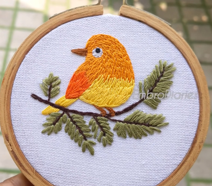 Simple bird embroidery tutorial: easy beginner design - Crafts on display