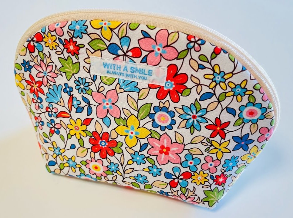 Easy makeup bag tutorial - Crafts on display