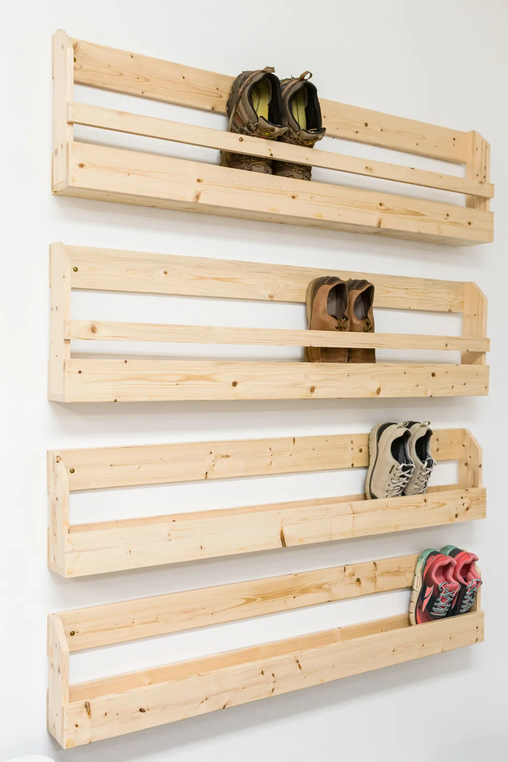 How to build a vertical shoe rack for small spaces - Crafts on display